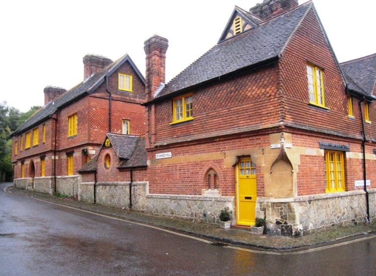 Midhurst Spread Eagle: Fit for a Queen - Travel Begins at 40