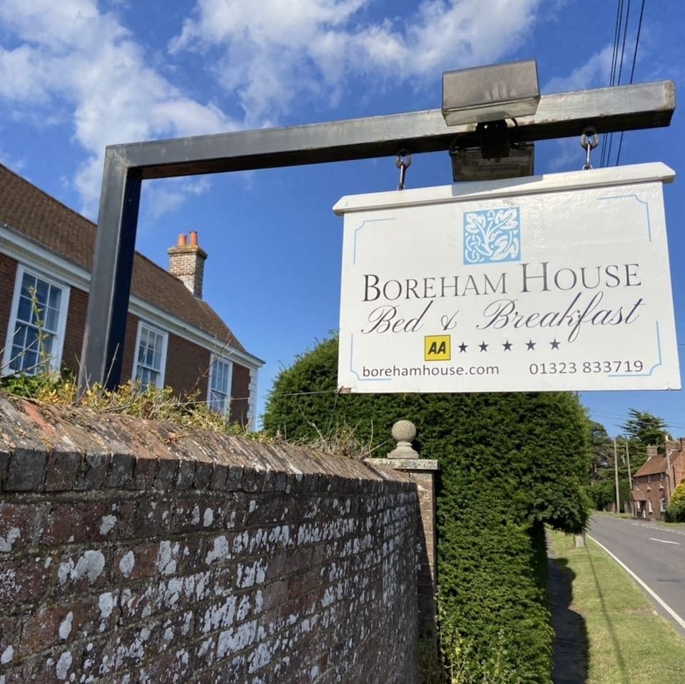 1066 Country and All That - Travel Begins at 40