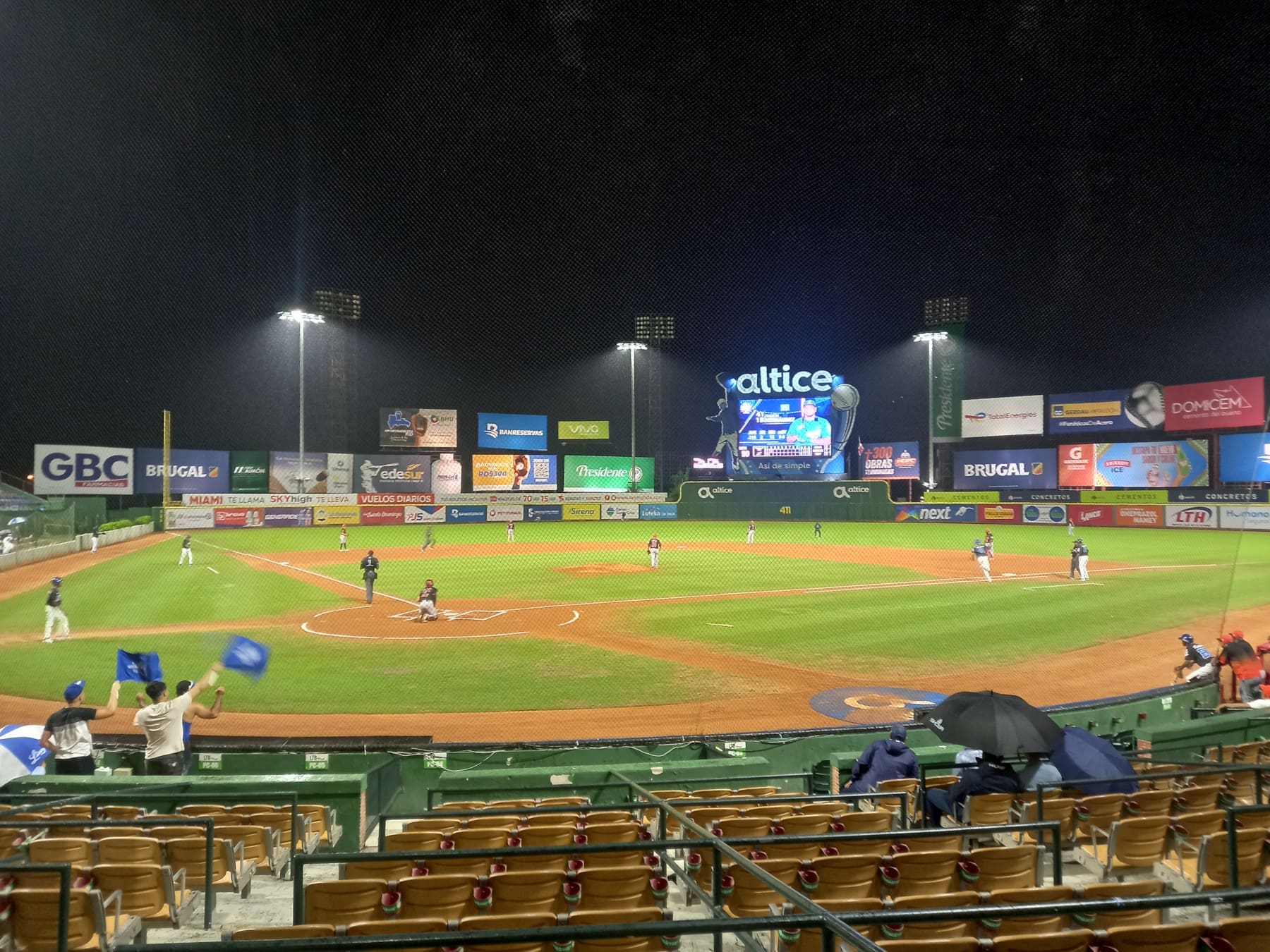 Catching a Dominican Republic Baseball Game on Holiday - Travel Begins ...