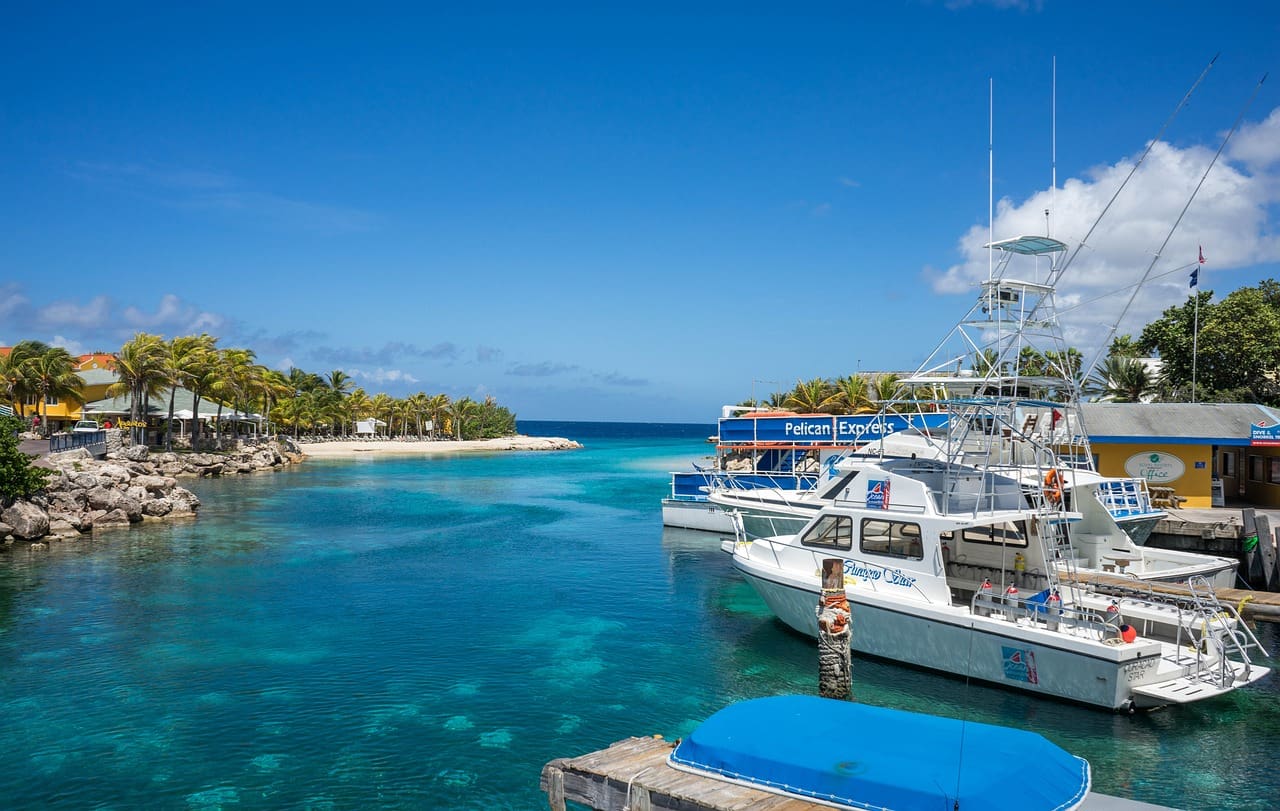 Seú Harvest Parade Festival, Curaçao - Travel Begins at 40