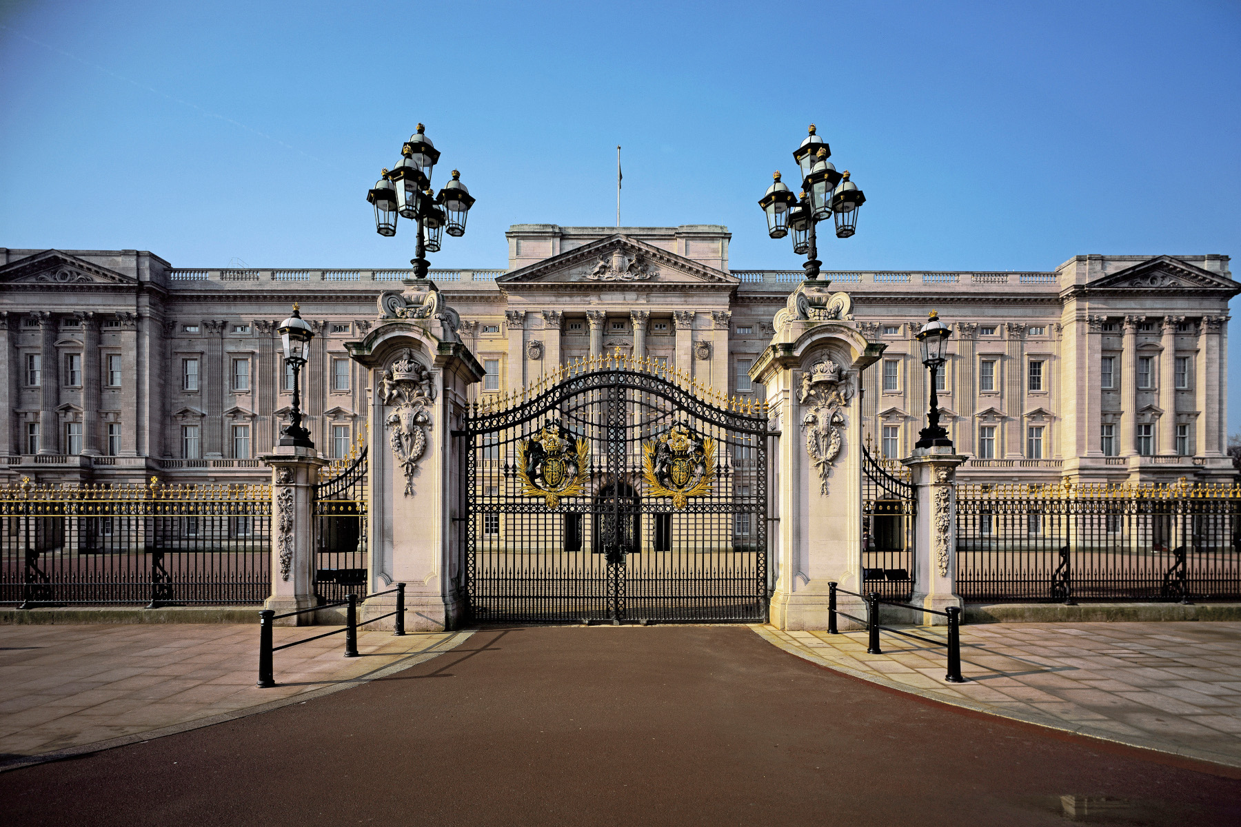 Buckingham Palace and The Cadogan Hotel Review - Travel Begins at 40