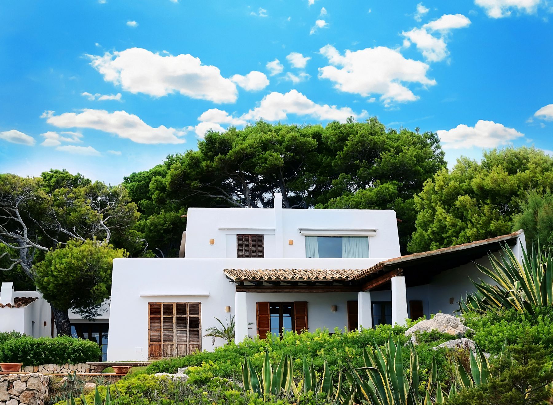 Real Estate in Spain: A Traveler’s Guide to Beachside Villas and Urban ...